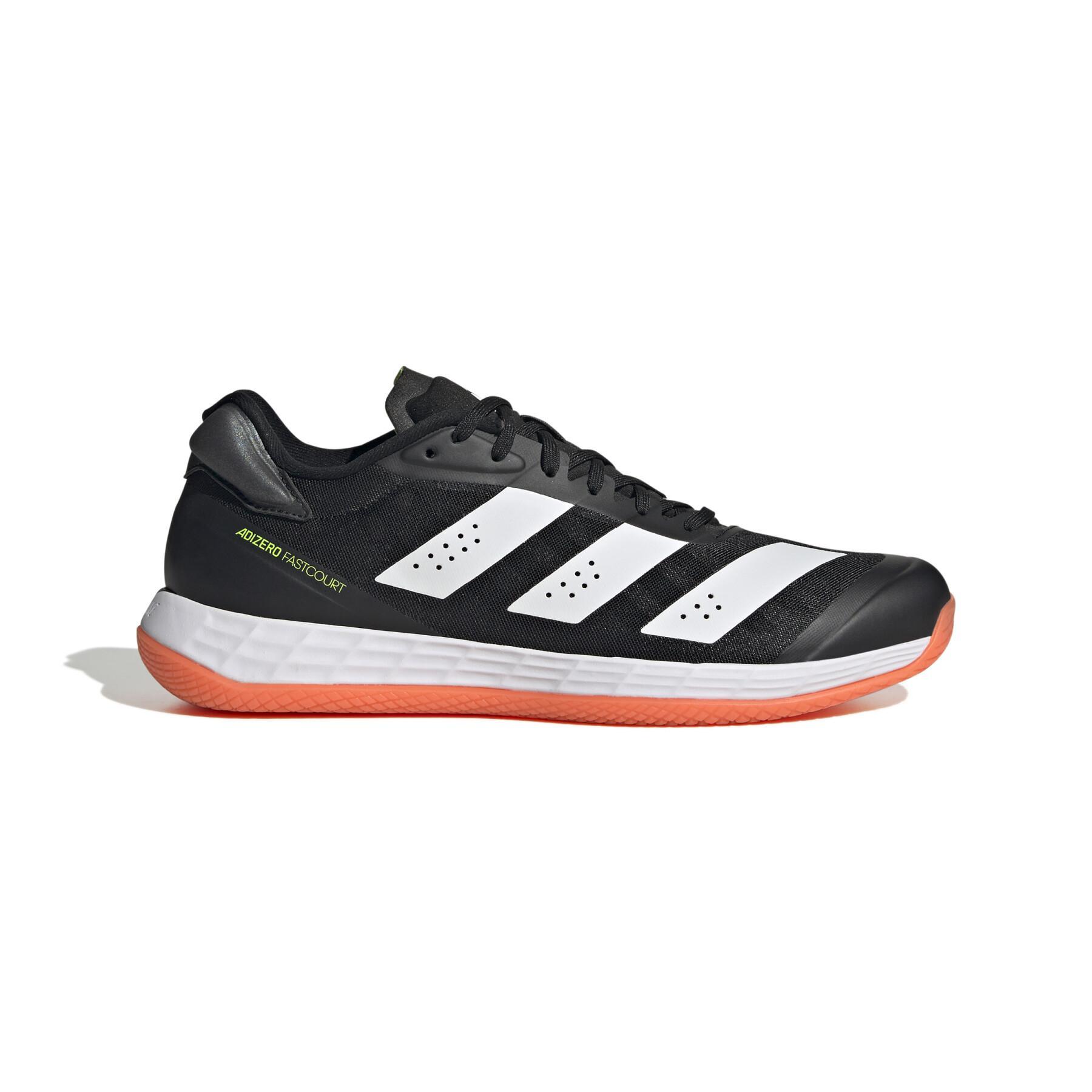adidas_hp3357_1_footwear_photography_side_lateral_center_view_white_2x